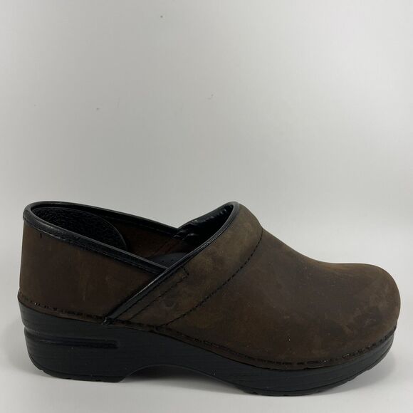 Dansko | Shoes | Dansko Professional Clogs Womens Size 36 Us 555 Wide ...
